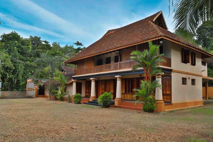 Kollaparambil House. A Heritage Stay By The River - Kottayam