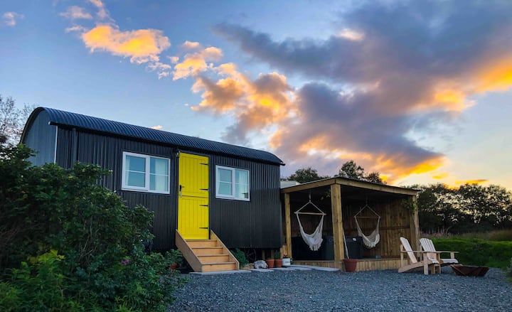 An Doras Bui Shepherds Hut - Northern Ireland