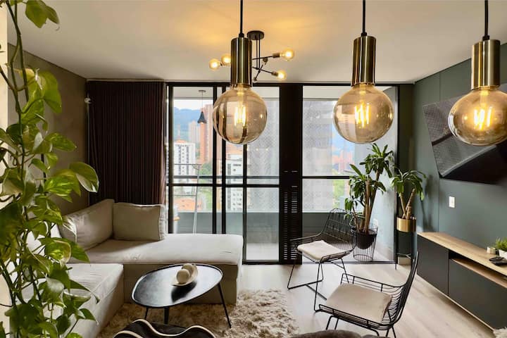 Linares: Great Location In El Poblado, Ac, Pool. - Medellín