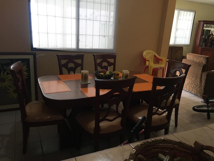 Villa Amoblada, Amplia, Cómoda Y Familiar - Salinas