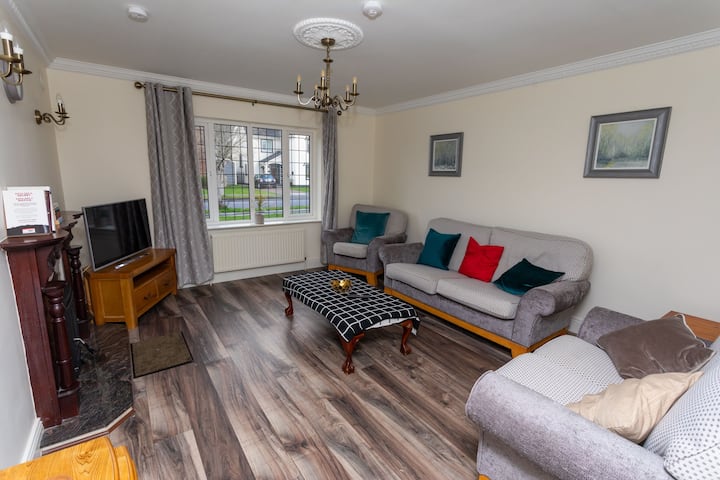 Spacious 4 Bedroom Family House On Muckross Road - Killarney