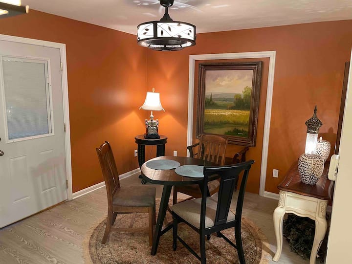 Lovely One Bedroom Creekside Apartment - University of Missouri, Columbia