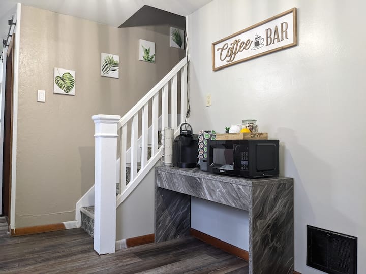 Cheerful And Quiet 3 Bedroom Home 0.5 Mi From I-80 - Brookfield Township, OH