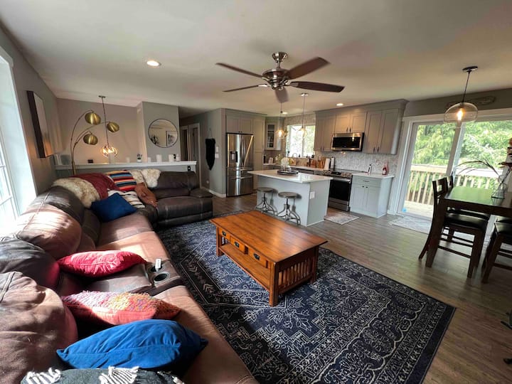 Bonney Lake Home With 2 Private Driveways - Enumclaw, WA