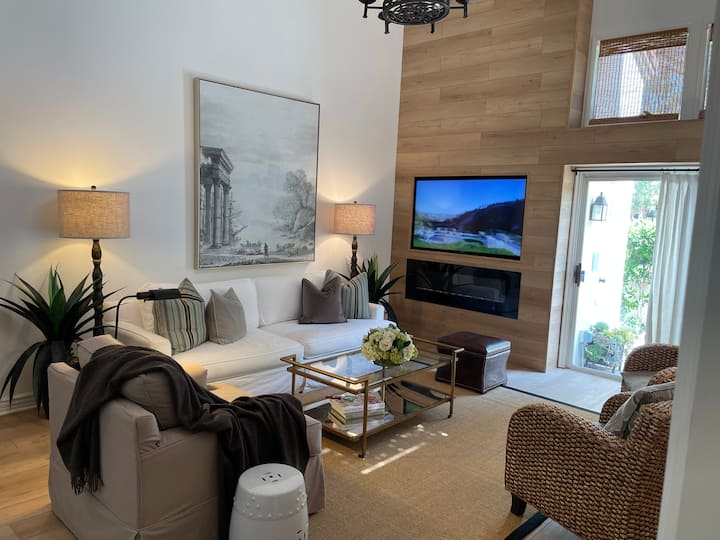 Newport Beach Coastal Townhome 2br 2ba - Newport