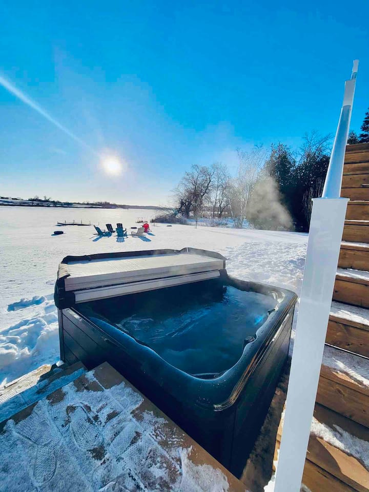 Spacious & Private Lakefront Cottage (1hr Away) - Kawartha Lakes
