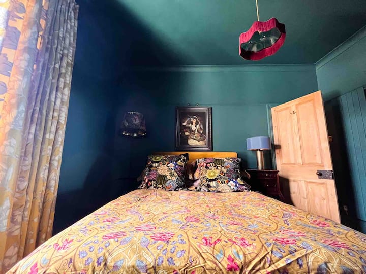 Boutique Double Bedroom Great Location (Room Only) - Cardiff