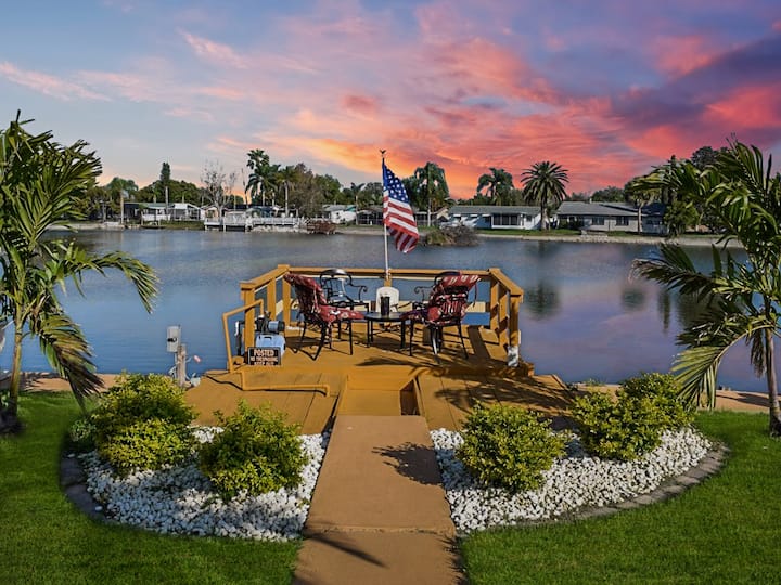 Majestic 2br 2ba Holiday Waterfront Propertyw/dock - Holiday, FL
