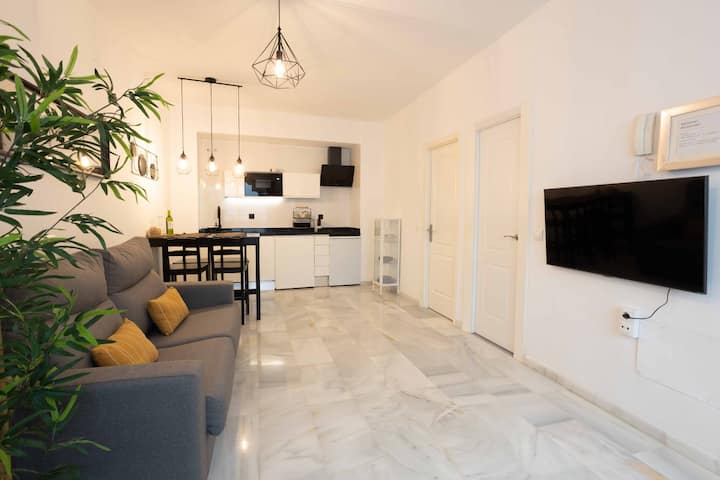 Relaxing Vacation Home At The Heart Of Malaga - スペイン マラガ