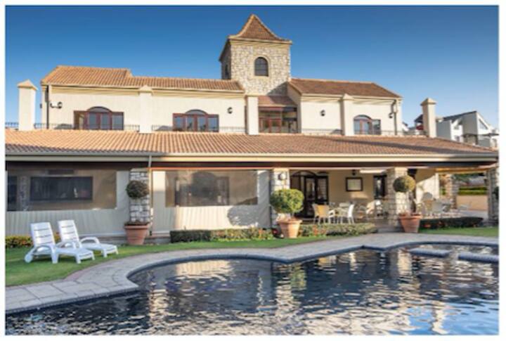 Tuscan Style Get Away In The Heart Of Lonehill - Chartwell