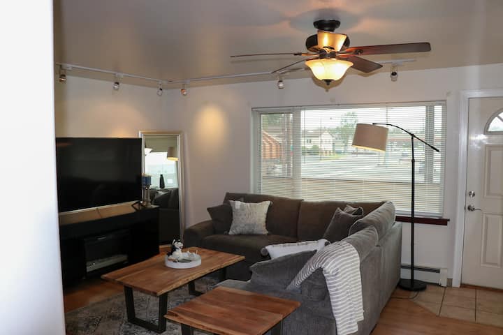 Downtown Gem Apartment In Secure Building - Fairbanks