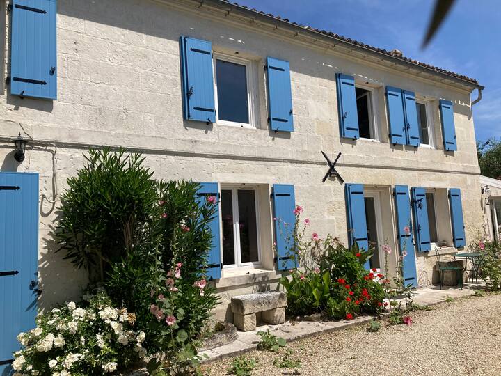 Maison Charentaise Avec Son Jardin - Saintes
