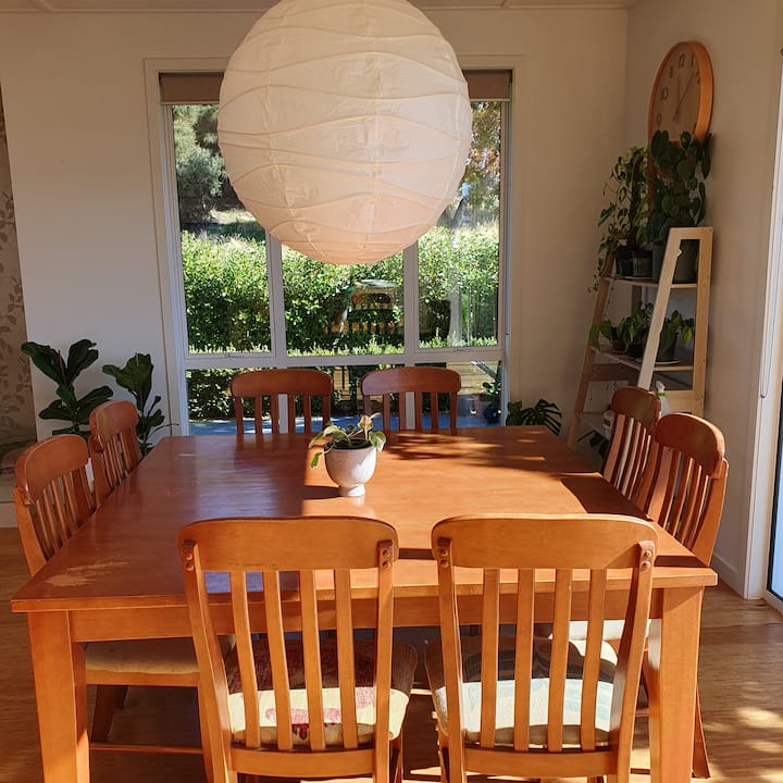 Behind The Hedge: Modern, Comfortable, Family Home - Wanaka