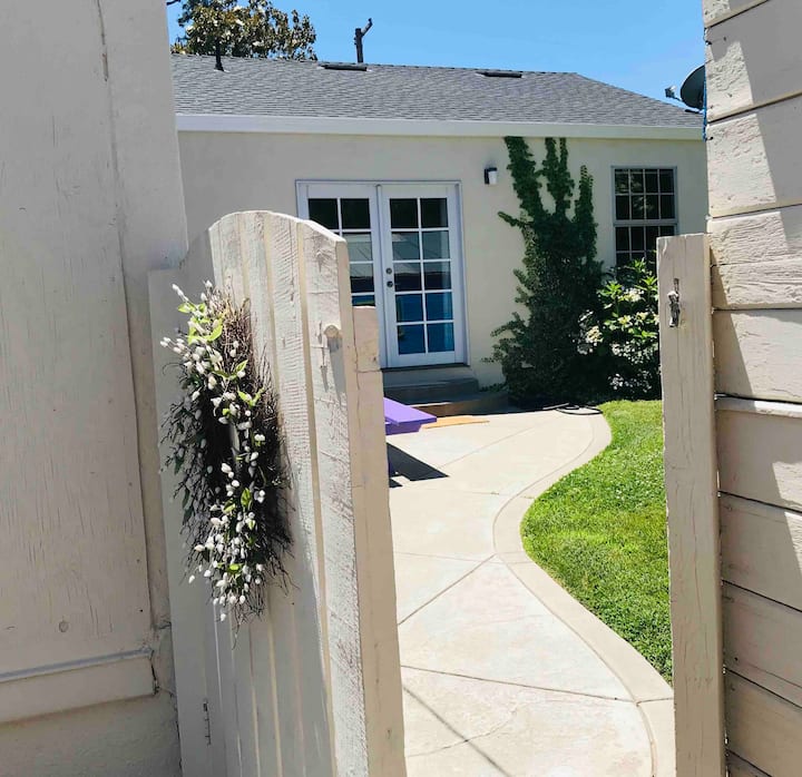 Cozy 2 Bedroom  Guest Suite With Private Yard - Walnut Creek, CA