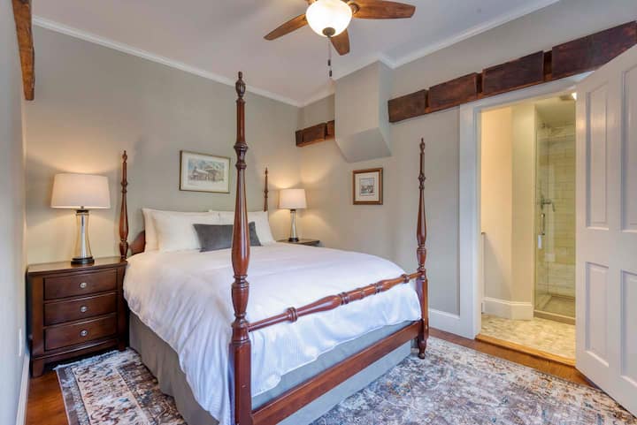 The Park Inn Room One - Hammondsport, NY