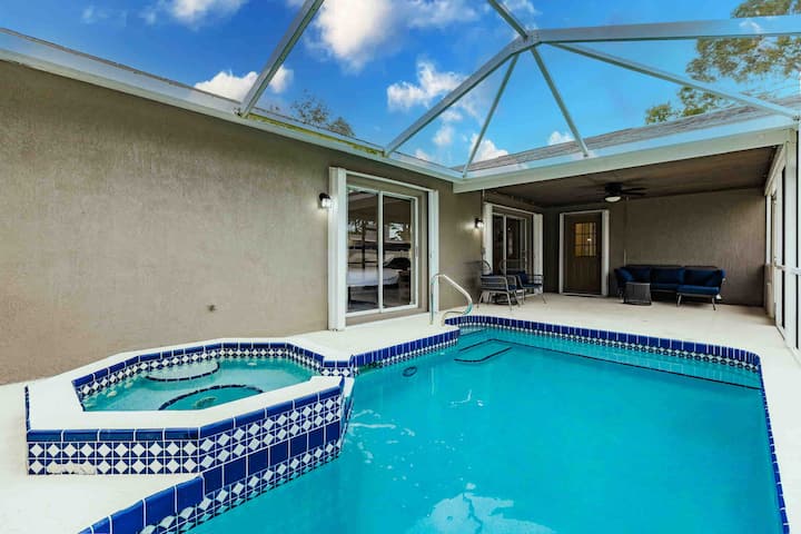 Poolside Oasis-5 Miles From Venice Beach - Venice Beach, FL