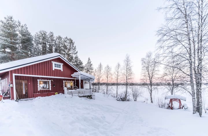 Traditional Lodge By A Beautiful Lake - Rovaniemi