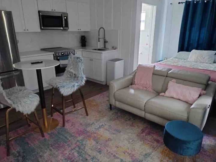 Short & Long Term Stays W/water Views - Edgewater, FL