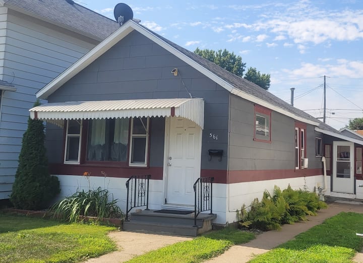 Sweet Home, 2 Miles To Winona Health! - Winona, MN