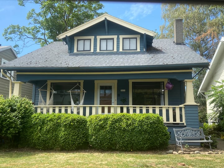 Charming Craftsman In Prime Hawthorne District - Portland, OR