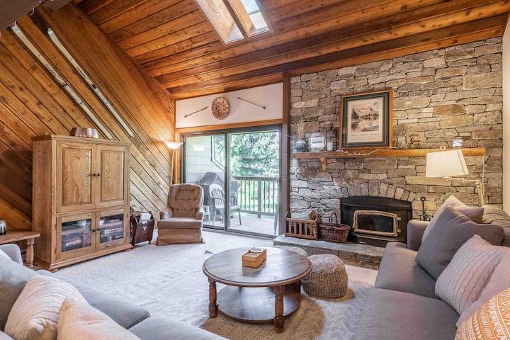 Cozy Family Getaway At Snowcreek | Hot Tub | Pets - Mammoth Lakes, CA