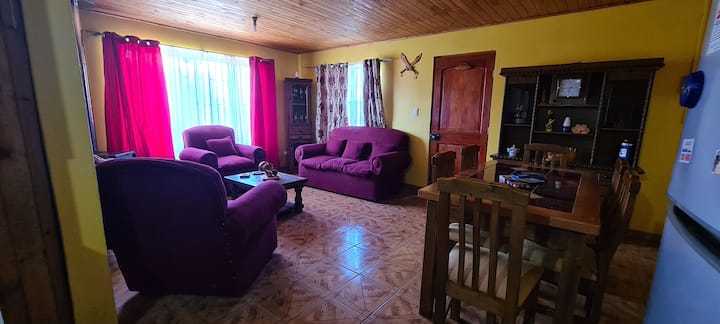 Casa Familiar A Minutos De Centro Y Playa - Pichilemu