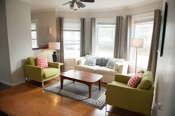 Private Apartment Close To Downtown - Manchester, NH