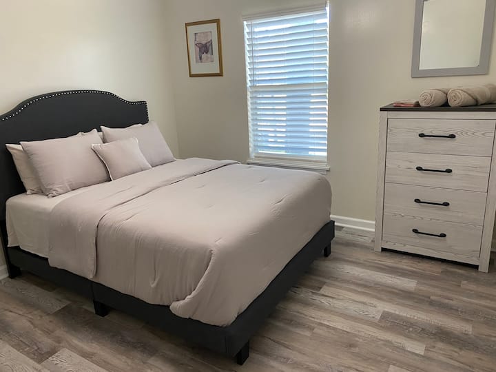 Spacious, Stylish Unit Near Famu & Fsu (Unit 2:4) - Tallahassee, FL