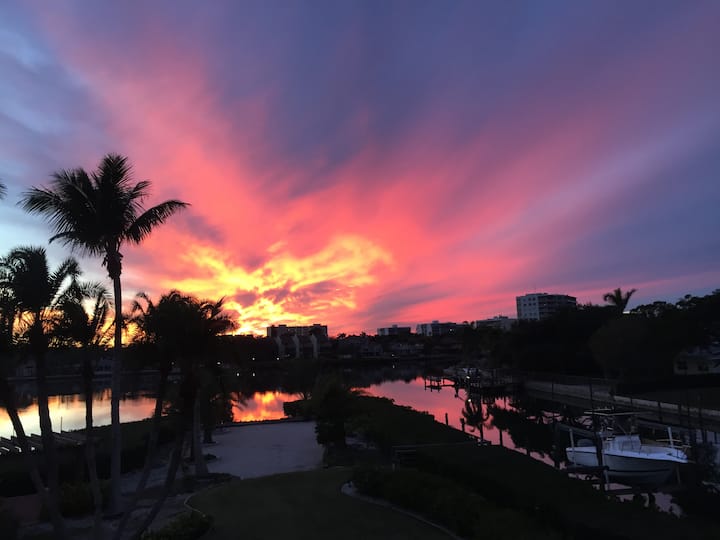 Sip & Relax Spectacular Sunsets Close To Siesta - Siesta Key, FL
