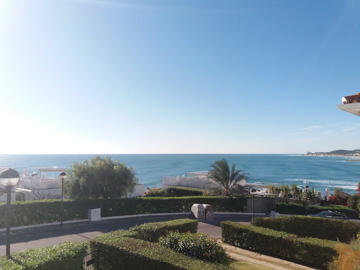 Peaceful Apartment With Superbe Sea Views - Sitges