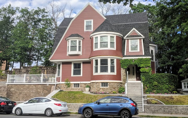 Clean, Spacious Condo Just Steps From The Mbta - Boston, MA