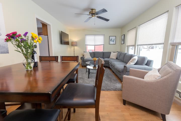 Relax In Comfort - Walking Distance To Notre Dame - South Bend, IN