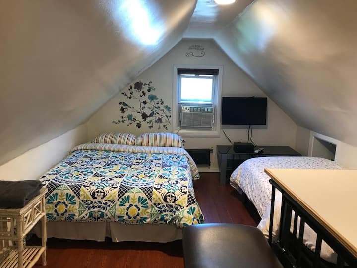 Super Cozy Studio Private Attic - Queens, NY