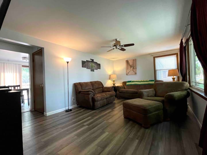 Green Bay Getaway; Walk To Lambeau And Titletown - Green Bay