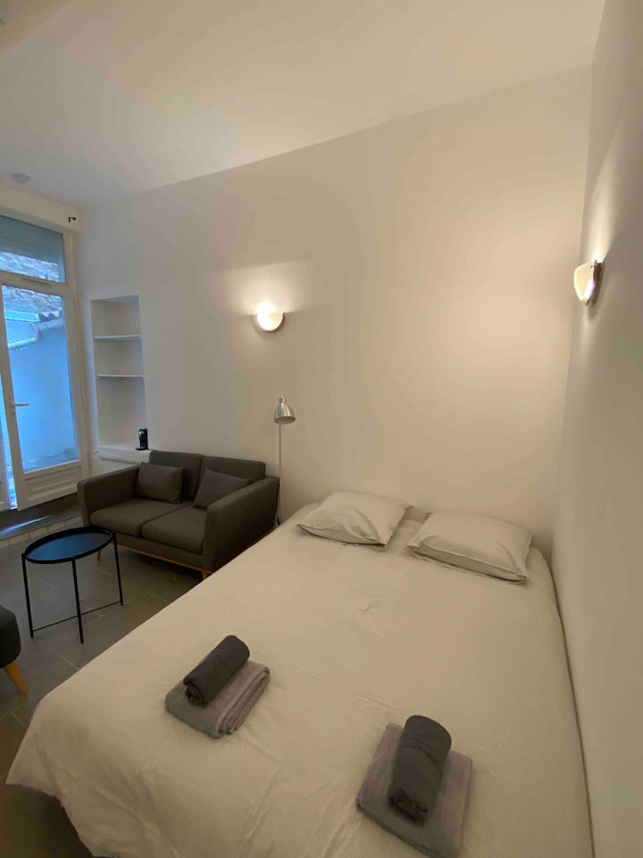 L'écrin Secret, Studio Climatisé Sur Cour Privée - Nîmes