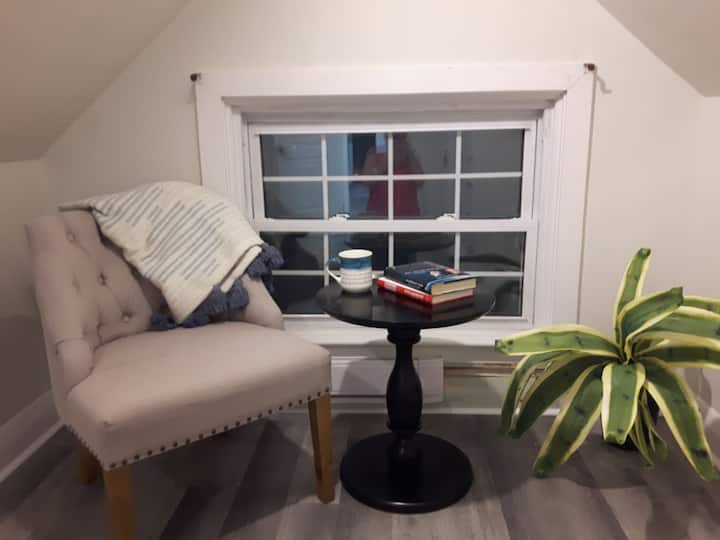 Chic Apartment In Wortley Village - London, Ontario