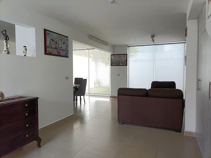 Amplia Casa! Ideal Para Trabajo O Descanso En Fam. - Santiago de Querétaro