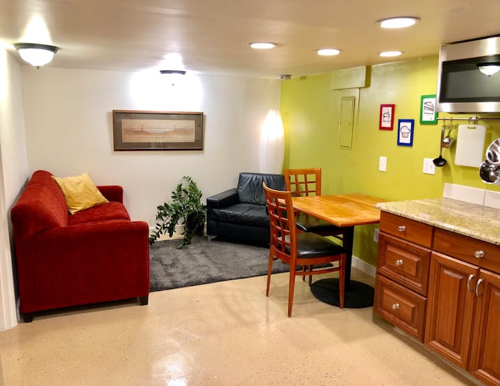 Alberta Arts Bsmt Rm  Fast Wifi, Hd Tv,great Area! - Portland, OR