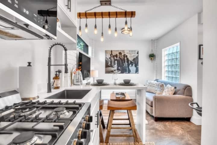 Trendy Guest Suite - Close To Beaches W/ev Charger - Surrey, BC