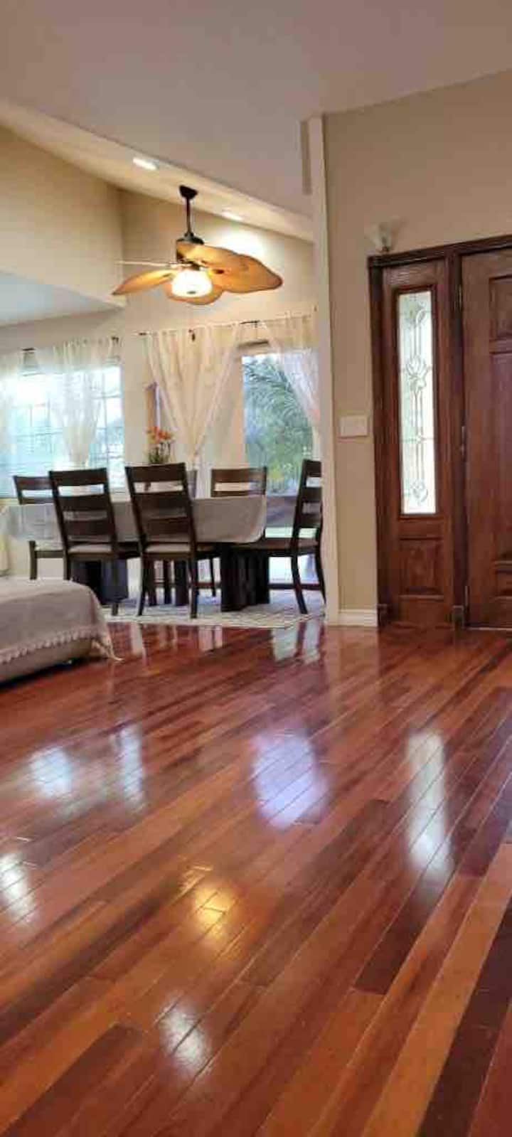 Home For 4 Near Disneyland And Beaches - Orange County, CA