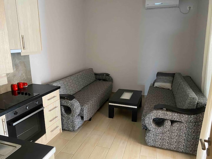 Blue Breeze Attic Apartment - Side View - Sarandë