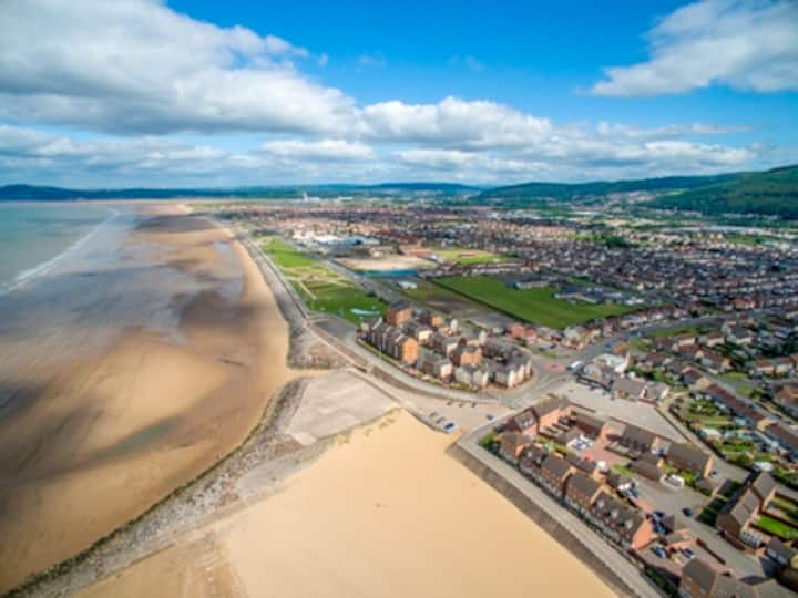 Port Talbot Holiday Rentals & Homes - Wales, United Kingdom | Airbnb