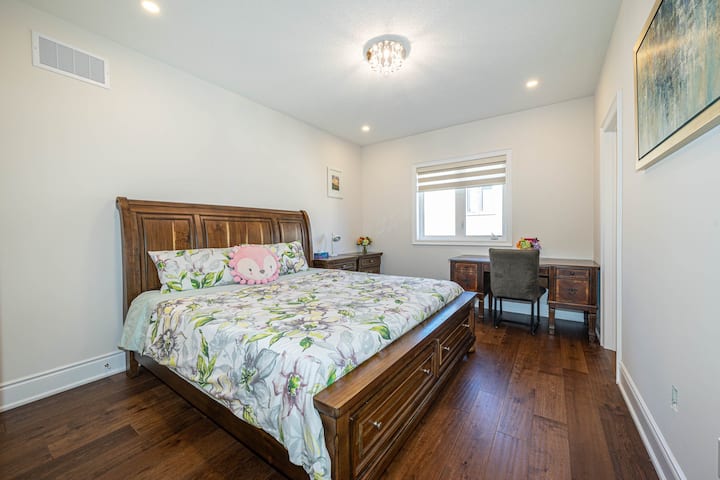 09e Luxuryroom With Attached Private Bathroom - Oakville