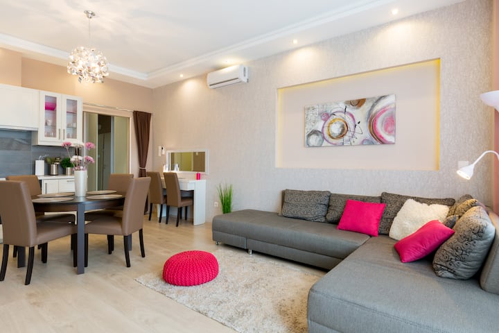 My Favorite 2bedr Apt. With Balcony In The Center - Węgry