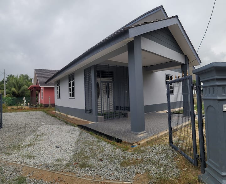Villa Azizah - Kampung Raja