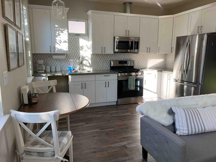 Stylish 1 Bedroom Farmhouse - Live/work - Davis, CA