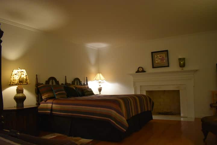 #3 - Oak Hill Manor King And Queen - Cartersville, GA