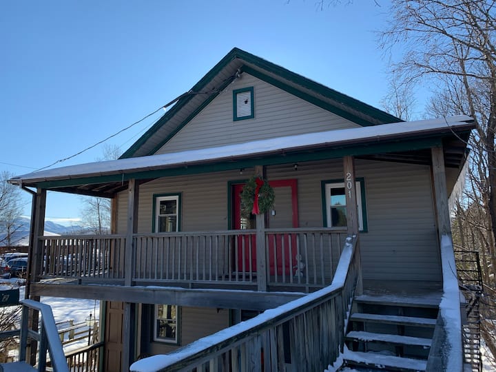 Lake Placid Mirror Lake / Across Top Apartment - Lake Placid, NY