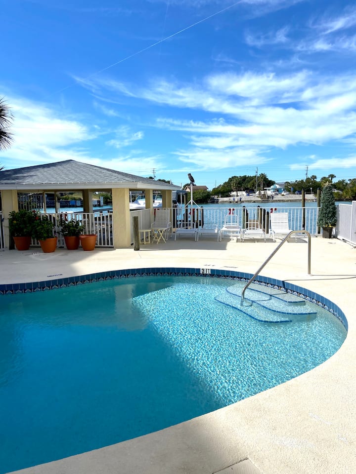 4 Min Walk To Nokomis Beach - Venice, FL
