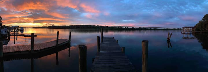 Luxury Waterfront Villa – Gated W/ Heated Pool - Tampa